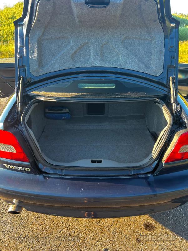 Zils Volvo C70 1999 Tallina, ar dzinēja tilpumu 2.40 L un nobraukumu 266 tūkst. km par 1800 €, foto 3 vietnē AUTOMOTO.COM.LV