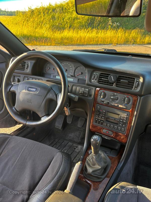 Zils Volvo C70 1999 Tallina, ar dzinēja tilpumu 2.40 L un nobraukumu 266 tūkst. km par 1800 €, foto 5 vietnē AUTOMOTO.COM.LV
