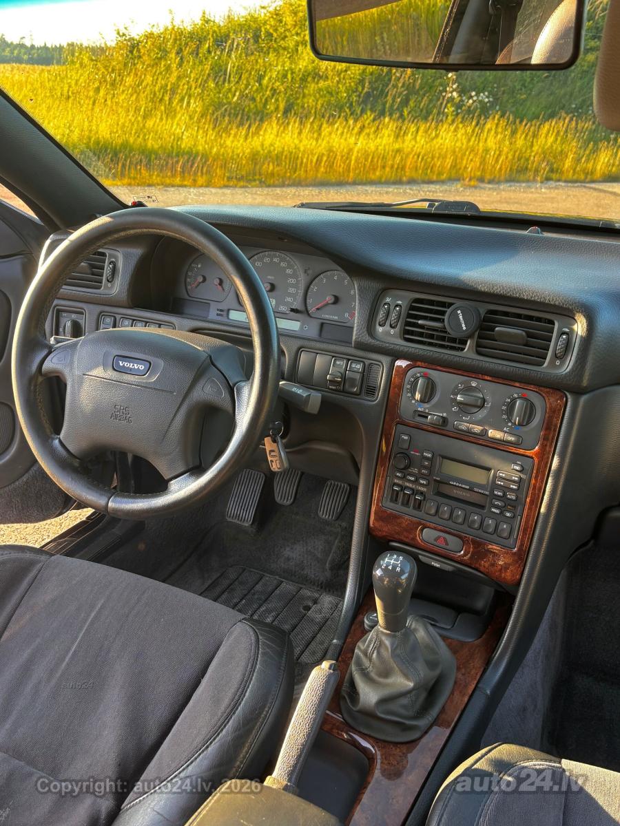Zils Volvo C70 1999 Tallina, ar dzinēja tilpumu 2.40 L un nobraukumu 266 tūkst. km par 1800 €, foto 6 vietnē AUTOMOTO.COM.LV