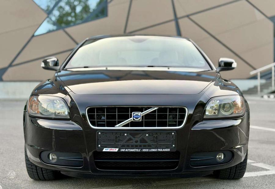 Brown Volvo C70 2009 in Siauliai, with an engine capacity of 2.00 L and mileage of 265 thousand km for 5950 €, photo 3 on AUTOMOTO.COM.LV