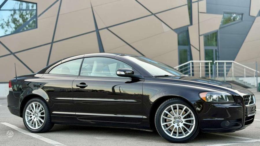 Brown Volvo C70 2009 in Siauliai, with an engine capacity of 2.00 L and mileage of 265 thousand km for 5950 €, photo 12 on AUTOMOTO.COM.LV