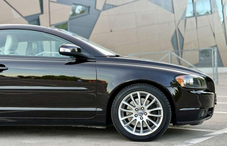Brown Volvo C70 2009 in Siauliai, with an engine capacity of 2.00 L and mileage of 265 thousand km for 5950 €, photo 13 on AUTOMOTO.COM.LV