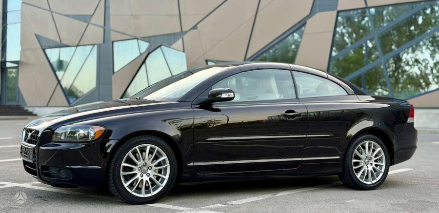 Brown Volvo C70 2009 in Siauliai, with an engine capacity of 2.00 L and mileage of 265 thousand km for 5950 €, photo 20 on AUTOMOTO.COM.LV