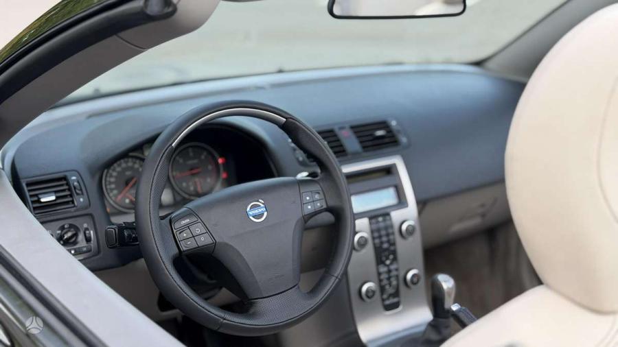 Brown Volvo C70 2009 in Siauliai, with an engine capacity of 2.00 L and mileage of 265 thousand km for 5950 €, photo 24 on AUTOMOTO.COM.LV