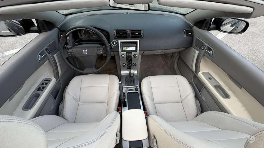 Brown Volvo C70 2009 in Siauliai, with an engine capacity of 2.00 L and mileage of 265 thousand km for 5950 €, photo 26 on AUTOMOTO.COM.LV