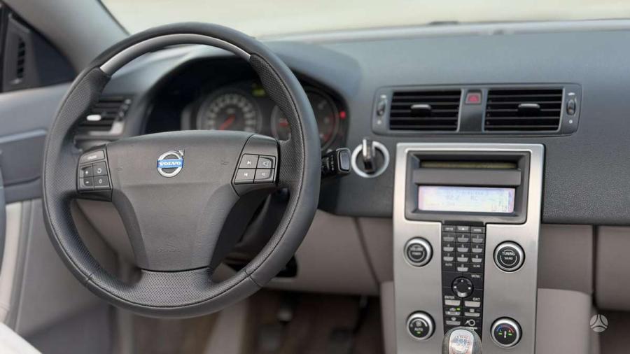Brown Volvo C70 2009 in Siauliai, with an engine capacity of 2.00 L and mileage of 265 thousand km for 5950 €, photo 28 on AUTOMOTO.COM.LV