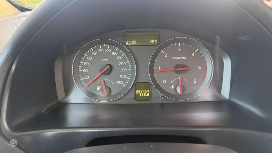 Brown Volvo C70 2009 in Siauliai, with an engine capacity of 2.00 L and mileage of 265 thousand km for 5950 €, photo 39 on AUTOMOTO.COM.LV