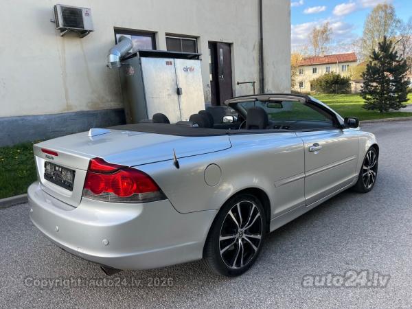 Pelēks Volvo C70 2007 Tartu, ar dzinēja tilpumu 2.40 L un nobraukumu 206 tūkst. km par 4999 €, foto 4 vietnē AUTOMOTO.COM.LV