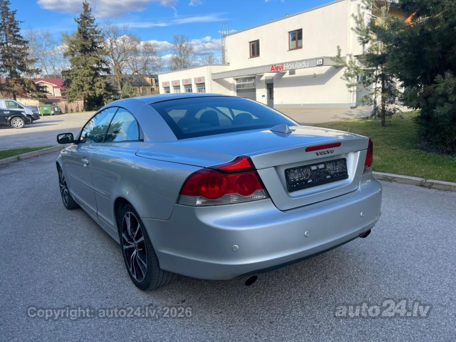 Pelēks Volvo C70 2007 Tartu, ar dzinēja tilpumu 2.40 L un nobraukumu 206 tūkst. km par 4999 €, foto 17 vietnē AUTOMOTO.COM.LV