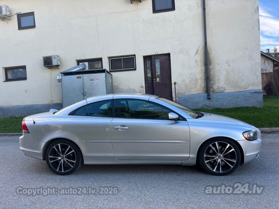 Pelēks Volvo C70 2007 Tartu, ar dzinēja tilpumu 2.40 L un nobraukumu 206 tūkst. km par 4999 €, foto 20 vietnē AUTOMOTO.COM.LV