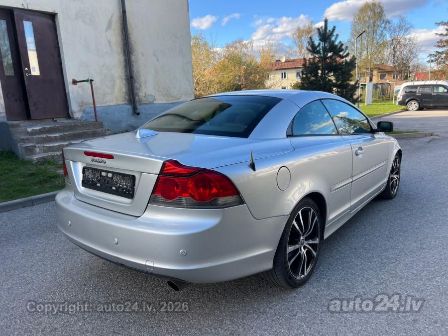 Pelēks Volvo C70 2007 Tartu, ar dzinēja tilpumu 2.40 L un nobraukumu 206 tūkst. km par 4999 €, foto 24 vietnē AUTOMOTO.COM.LV