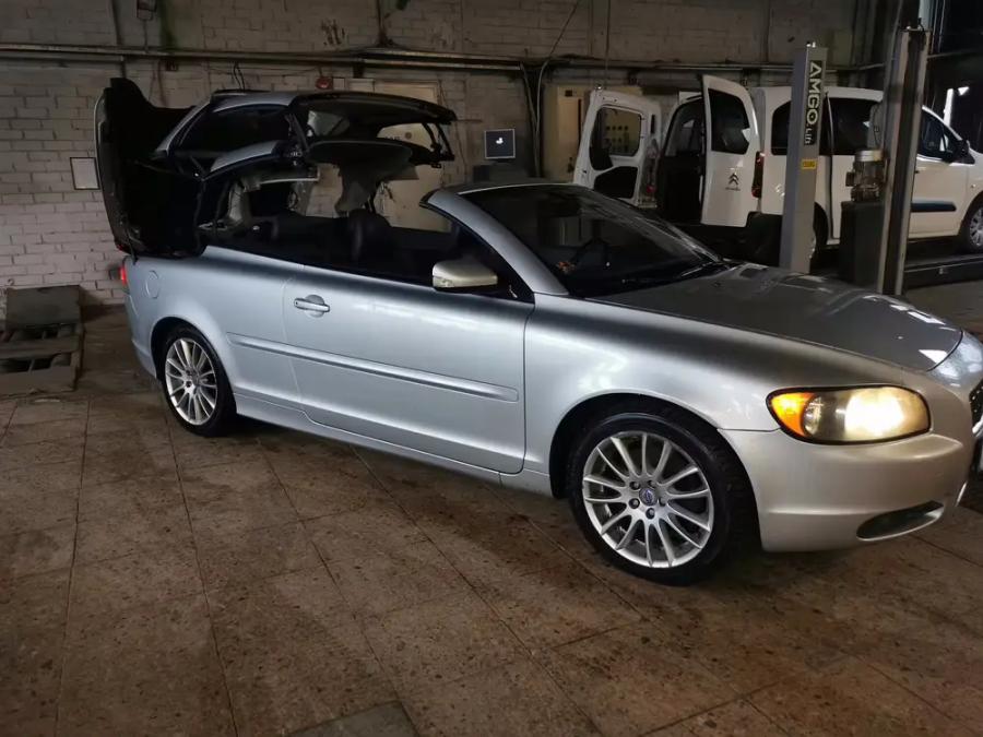 Pelēks Volvo C70 2007 Kuldīga, ar dzinēja tilpumu 2.40 L un nobraukumu 353 tūkst. km par 3900 €, foto 1 vietnē AUTOMOTO.COM.LV