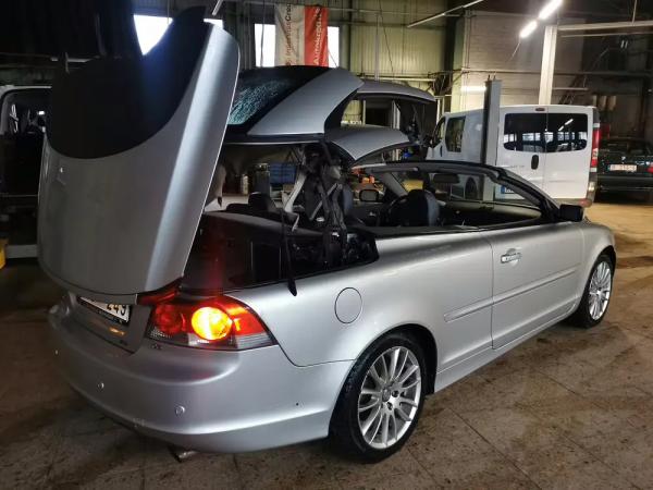 Grey Volvo C70 2007 in Kuldiga, with an engine capacity of 2.40 L and mileage of 353 thousand km for 3900 €, photo 2 on AUTOMOTO.COM.LV