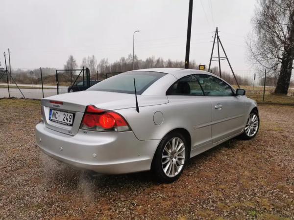 Grey Volvo C70 2007 in Kuldiga, with an engine capacity of 2.40 L and mileage of 353 thousand km for 3900 €, photo 4 on AUTOMOTO.COM.LV