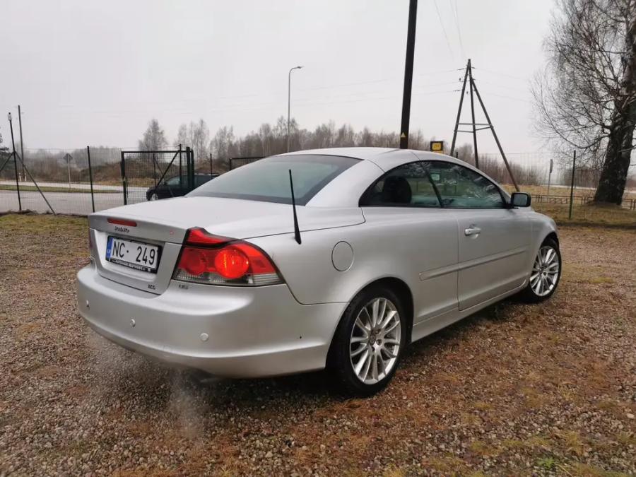 Pelēks Volvo C70 2007 Kuldīga, ar dzinēja tilpumu 2.40 L un nobraukumu 353 tūkst. km par 3900 €, foto 5 vietnē AUTOMOTO.COM.LV
