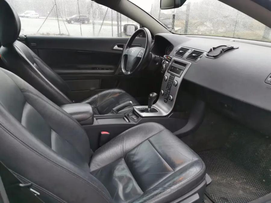 Pelēks Volvo C70 2007 Kuldīga, ar dzinēja tilpumu 2.40 L un nobraukumu 353 tūkst. km par 3900 €, foto 8 vietnē AUTOMOTO.COM.LV