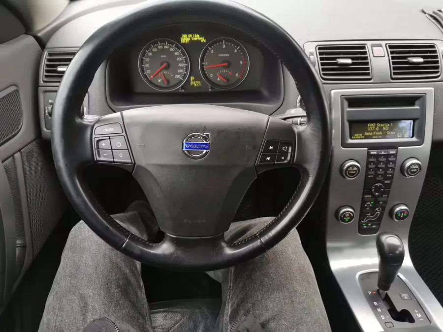 Pelēks Volvo C70 2007 Kuldīga, ar dzinēja tilpumu 2.40 L un nobraukumu 353 tūkst. km par 3900 €, foto 10 vietnē AUTOMOTO.COM.LV