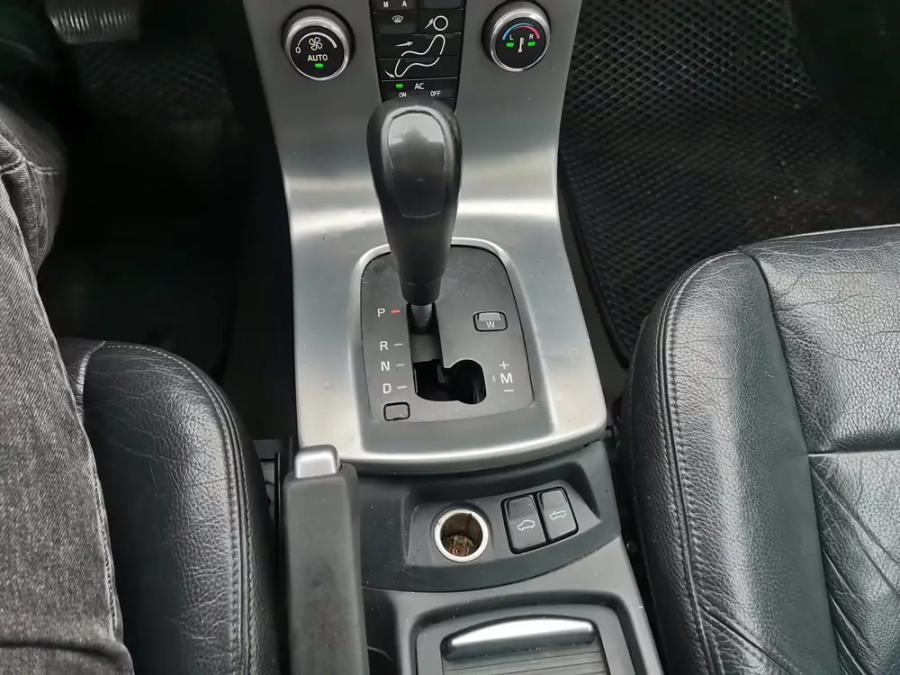 Pelēks Volvo C70 2007 Kuldīga, ar dzinēja tilpumu 2.40 L un nobraukumu 353 tūkst. km par 3900 €, foto 13 vietnē AUTOMOTO.COM.LV