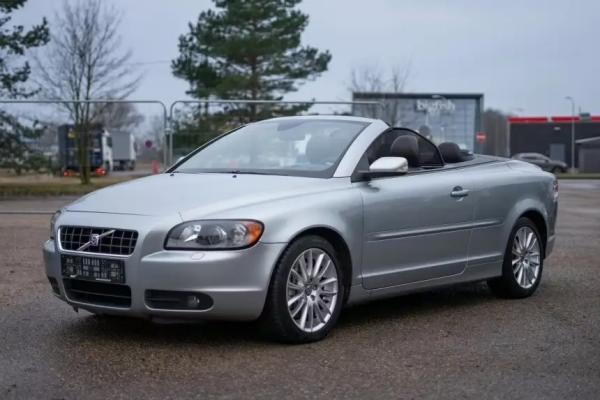 Pelēks Volvo C70 2007 Liepāja, ar dzinēja tilpumu 2.50 L un nobraukumu 180 tūkst. km par 5950 €, foto 1 vietnē AUTOMOTO.COM.LV