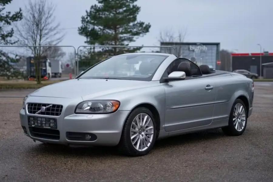 Pelēks Volvo C70 2007 Liepāja, ar dzinēja tilpumu 2.50 L un nobraukumu 180 tūkst. km par 5950 €, foto 1 vietnē AUTOMOTO.COM.LV