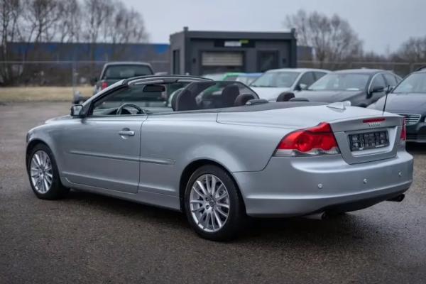 Pelēks Volvo C70 2007 Liepāja, ar dzinēja tilpumu 2.50 L un nobraukumu 180 tūkst. km par 5950 €, foto 4 vietnē AUTOMOTO.COM.LV