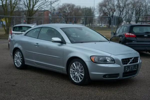 Pelēks Volvo C70 2007 Liepāja, ar dzinēja tilpumu 2.50 L un nobraukumu 180 tūkst. km par 5950 €, foto 6 vietnē AUTOMOTO.COM.LV