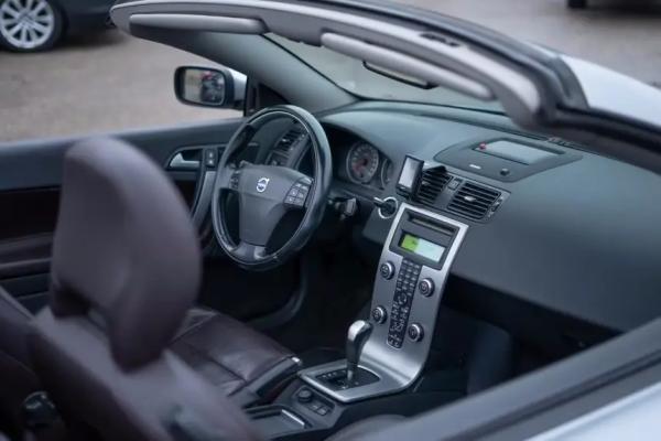 Pelēks Volvo C70 2007 Liepāja, ar dzinēja tilpumu 2.50 L un nobraukumu 180 tūkst. km par 5950 €, foto 7 vietnē AUTOMOTO.COM.LV