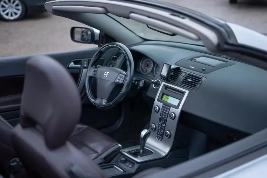 Pelēks Volvo C70 2007 Liepāja, ar dzinēja tilpumu 2.50 L un nobraukumu 180 tūkst. km par 5950 €, foto 8 vietnē AUTOMOTO.COM.LV