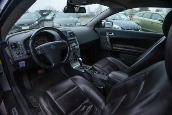 Pelēks Volvo C70 2007 Liepāja, ar dzinēja tilpumu 2.50 L un nobraukumu 180 tūkst. km par 5950 €, foto 9 vietnē AUTOMOTO.COM.LV