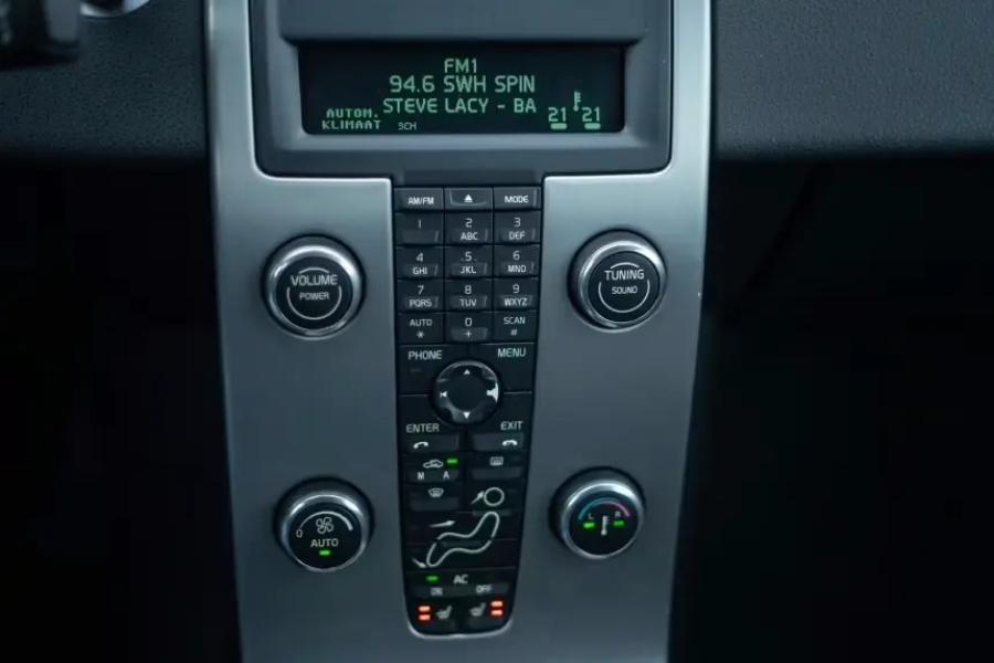 Pelēks Volvo C70 2007 Liepāja, ar dzinēja tilpumu 2.50 L un nobraukumu 180 tūkst. km par 5950 €, foto 14 vietnē AUTOMOTO.COM.LV