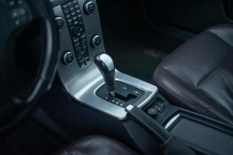 Pelēks Volvo C70 2007 Liepāja, ar dzinēja tilpumu 2.50 L un nobraukumu 180 tūkst. km par 5950 €, foto 16 vietnē AUTOMOTO.COM.LV