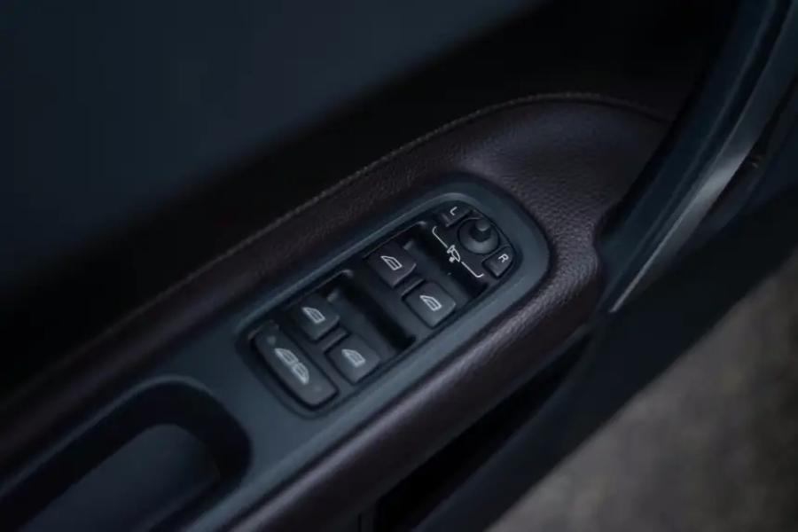 Pelēks Volvo C70 2007 Liepāja, ar dzinēja tilpumu 2.50 L un nobraukumu 180 tūkst. km par 5950 €, foto 24 vietnē AUTOMOTO.COM.LV
