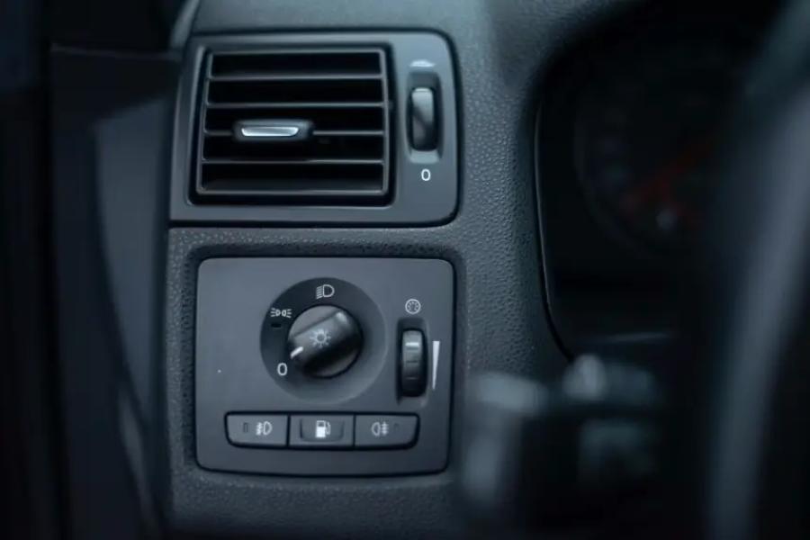 Pelēks Volvo C70 2007 Liepāja, ar dzinēja tilpumu 2.50 L un nobraukumu 180 tūkst. km par 5950 €, foto 25 vietnē AUTOMOTO.COM.LV