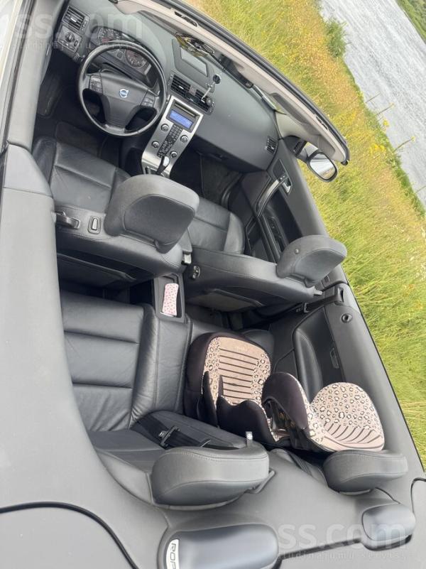 Grey Volvo C70 2007 in Daugavpils, with an engine capacity of 2.40 L and mileage of 233 thousand km for 5300 €, photo 6 on AUTOMOTO.COM.LV