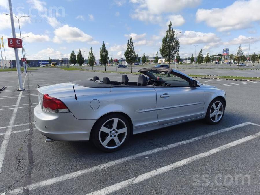 Grey Volvo C70 2007 in Riga, with an engine capacity of 2.40 L and mileage of 286 thousand km for 4000 €, photo 6 on AUTOMOTO.COM.LV