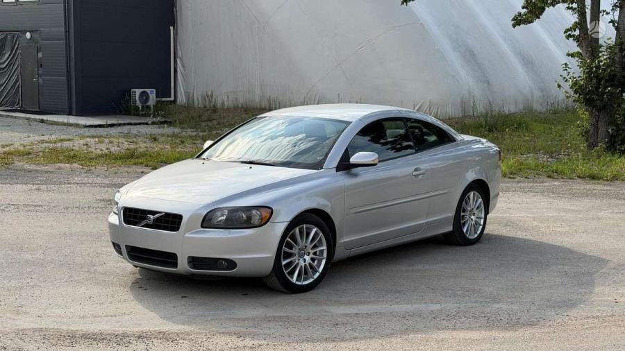 Grey Volvo C70 2007 in Taurage, with an engine capacity of 2.40 L and mileage of 206 thousand km for 3400 €, photo 1 on AUTOMOTO.COM.LV