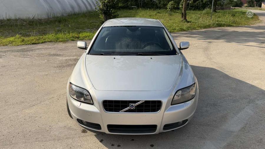 Grey Volvo C70 2007 in Taurage, with an engine capacity of 2.40 L and mileage of 206 thousand km for 3400 €, photo 4 on AUTOMOTO.COM.LV