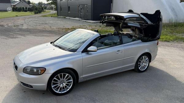 Grey Volvo C70 2007 in Taurage, with an engine capacity of 2.40 L and mileage of 206 thousand km for 3400 €, photo 8 on AUTOMOTO.COM.LV