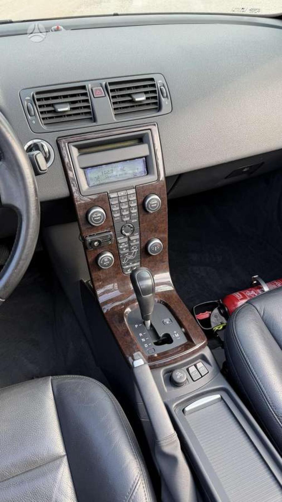 Grey Volvo C70 2007 in Taurage, with an engine capacity of 2.40 L and mileage of 206 thousand km for 3400 €, photo 14 on AUTOMOTO.COM.LV