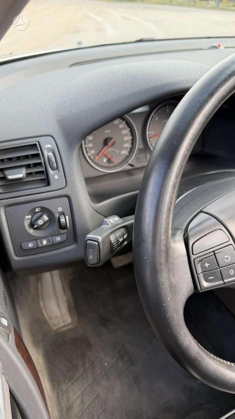 Grey Volvo C70 2007 in Taurage, with an engine capacity of 2.40 L and mileage of 206 thousand km for 3400 €, photo 16 on AUTOMOTO.COM.LV