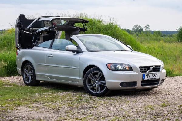 Pelēks Volvo C70 2008 Rīga, ar dzinēja tilpumu 2.00 L un nobraukumu 214 tūkst. km par 6495 €, foto 2 vietnē AUTOMOTO.COM.LV