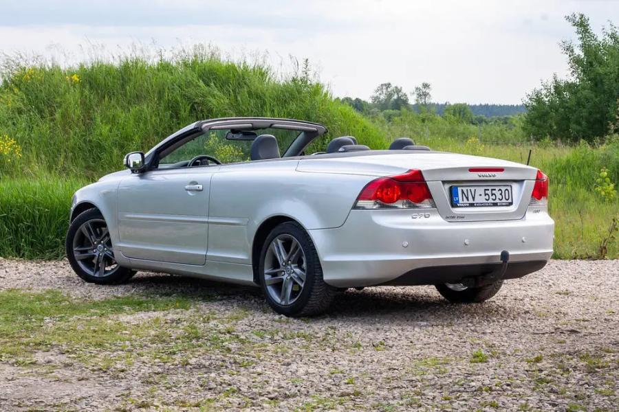 Grey Volvo C70 2008 in Riga, with an engine capacity of 2.00 L and mileage of 214 thousand km for 6495 €, photo 5 on AUTOMOTO.COM.LV