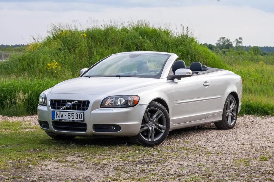 Grey Volvo C70 2008 in Riga, with an engine capacity of 2.00 L and mileage of 214 thousand km for 6495 €, photo 6 on AUTOMOTO.COM.LV