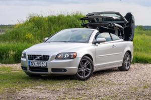 Grey Volvo C70 2008 in Riga, with an engine capacity of 2.00 L and mileage of 214 thousand km for 6495 €, photo 7 on AUTOMOTO.COM.LV