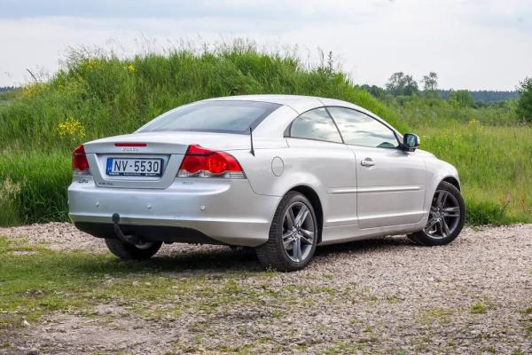 Pelēks Volvo C70 2008 Rīga, ar dzinēja tilpumu 2.00 L un nobraukumu 214 tūkst. km par 6495 €, foto 8 vietnē AUTOMOTO.COM.LV