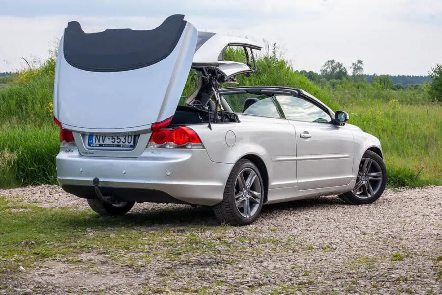 Grey Volvo C70 2008 in Riga, with an engine capacity of 2.00 L and mileage of 214 thousand km for 6495 €, photo 10 on AUTOMOTO.COM.LV