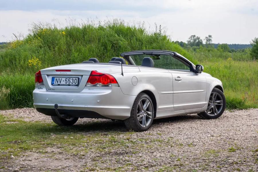 Grey Volvo C70 2008 in Riga, with an engine capacity of 2.00 L and mileage of 214 thousand km for 6495 €, photo 11 on AUTOMOTO.COM.LV