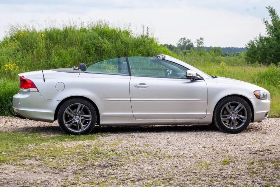 Grey Volvo C70 2008 in Riga, with an engine capacity of 2.00 L and mileage of 214 thousand km for 6495 €, photo 12 on AUTOMOTO.COM.LV
