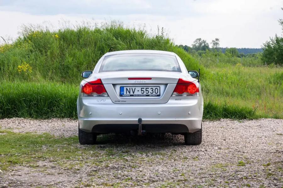 Grey Volvo C70 2008 in Riga, with an engine capacity of 2.00 L and mileage of 214 thousand km for 6495 €, photo 14 on AUTOMOTO.COM.LV