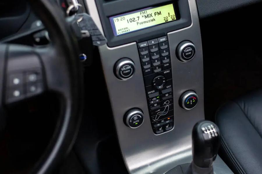 Grey Volvo C70 2008 in Riga, with an engine capacity of 2.00 L and mileage of 214 thousand km for 6495 €, photo 18 on AUTOMOTO.COM.LV